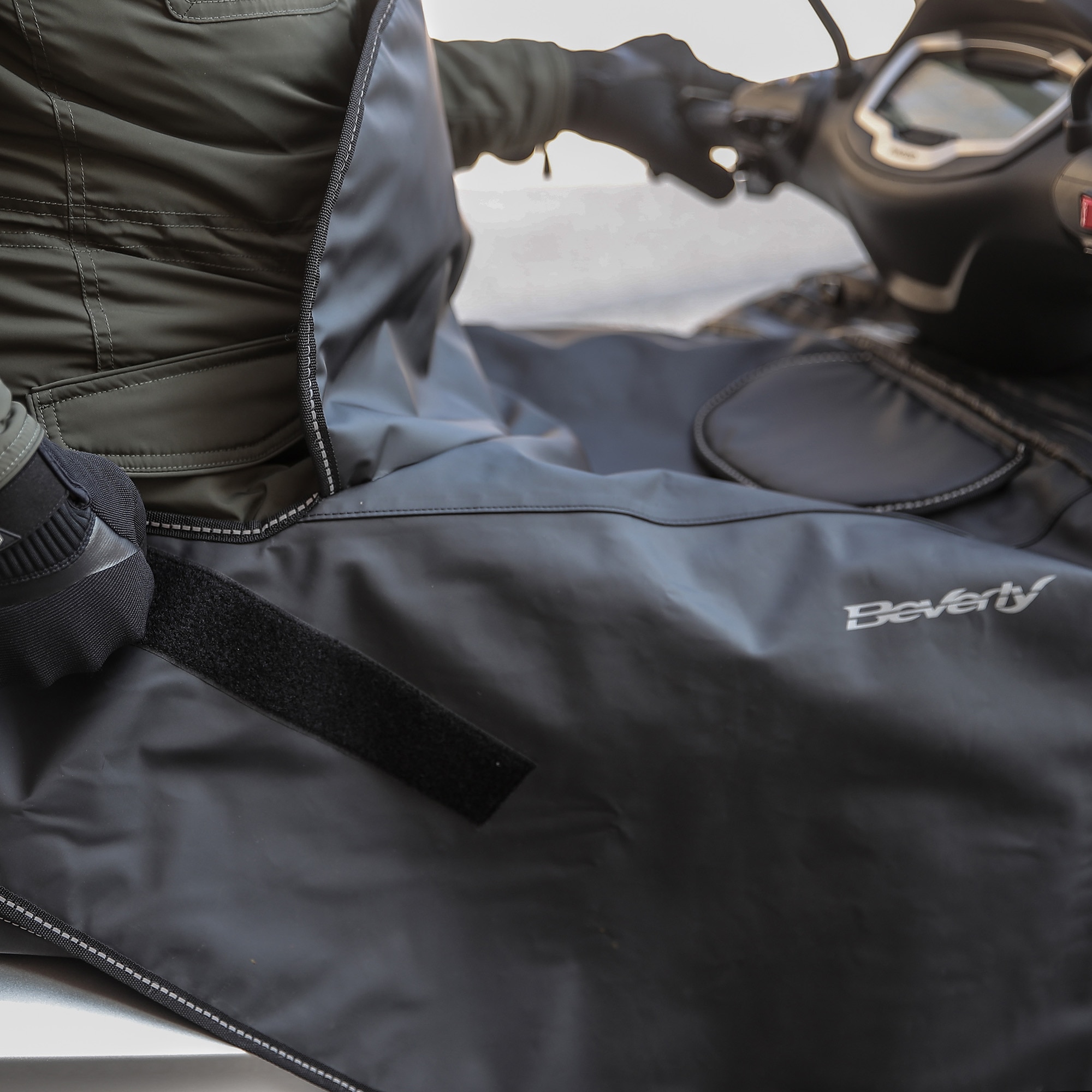 LEG COVER COMFORT+ for scooters 607582m | Piaggio